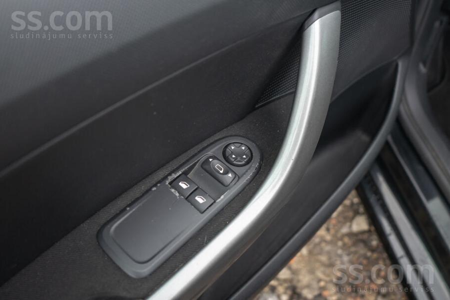 Melns Peugeot 308 2012 Liepāja, ar dzinēja tilpumu 1.60 L un nobraukumu 259 tūkst. km par 3650 €, foto 24 vietnē AUTOMOTO.COM.LV