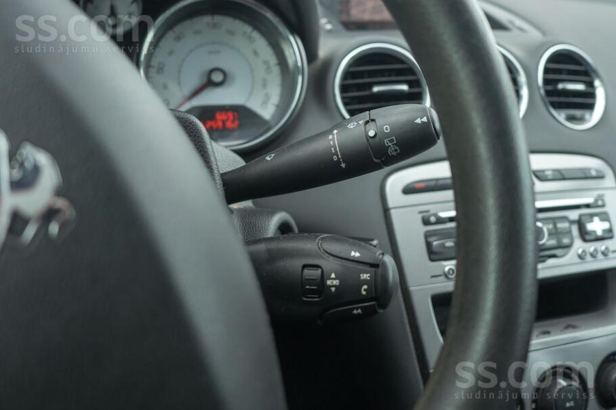Melns Peugeot 308 2012 Liepāja, ar dzinēja tilpumu 1.60 L un nobraukumu 259 tūkst. km par 3650 €, foto 26 vietnē AUTOMOTO.COM.LV