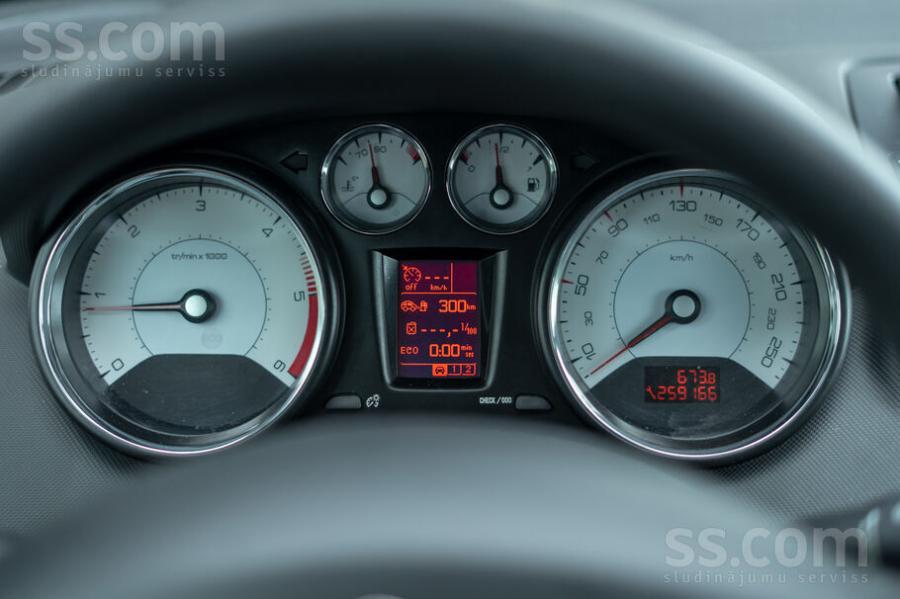 Melns Peugeot 308 2012 Liepāja, ar dzinēja tilpumu 1.60 L un nobraukumu 259 tūkst. km par 3650 €, foto 15 vietnē AUTOMOTO.COM.LV