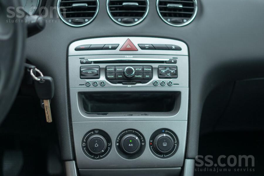 Melns Peugeot 308 2012 Liepāja, ar dzinēja tilpumu 1.60 L un nobraukumu 259 tūkst. km par 3650 €, foto 16 vietnē AUTOMOTO.COM.LV