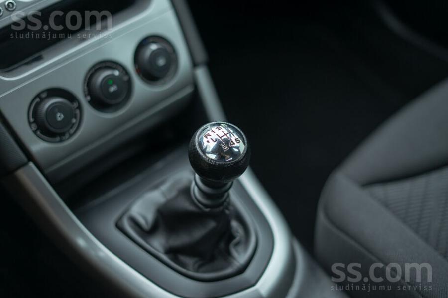 Melns Peugeot 308 2012 Liepāja, ar dzinēja tilpumu 1.60 L un nobraukumu 259 tūkst. km par 3650 €, foto 17 vietnē AUTOMOTO.COM.LV