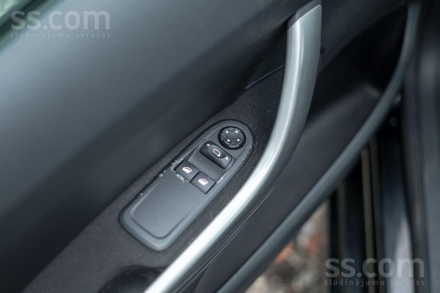 Melns Peugeot 308 2012 Liepāja, ar dzinēja tilpumu 1.60 L un nobraukumu 259 tūkst. km par 3650 €, foto 25 vietnē AUTOMOTO.COM.LV