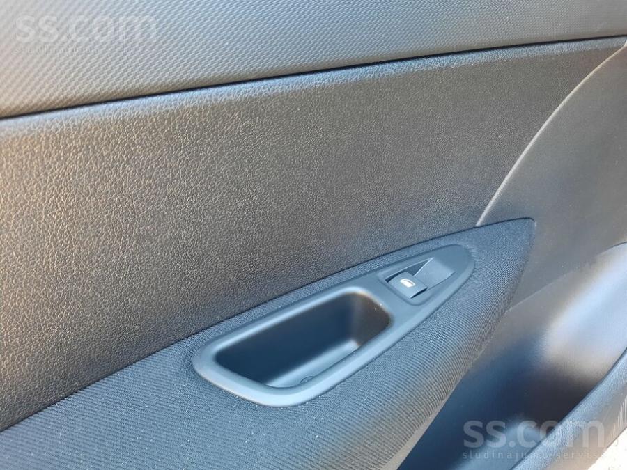 Black Peugeot 308 2013 in Riga, with an engine capacity of 1.60 L and mileage of 174 thousand km for 3350 €, photo 16 on AUTOMOTO.COM.LV