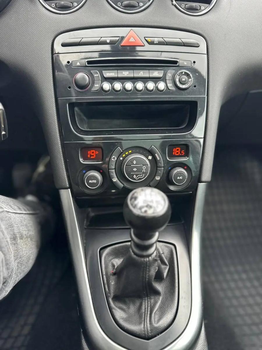 Melns Peugeot 308 2013 Rēzekne, ar dzinēja tilpumu 1.60 L un nobraukumu 218 tūkst. km par 1490 €, foto 13 vietnē AUTOMOTO.COM.LV