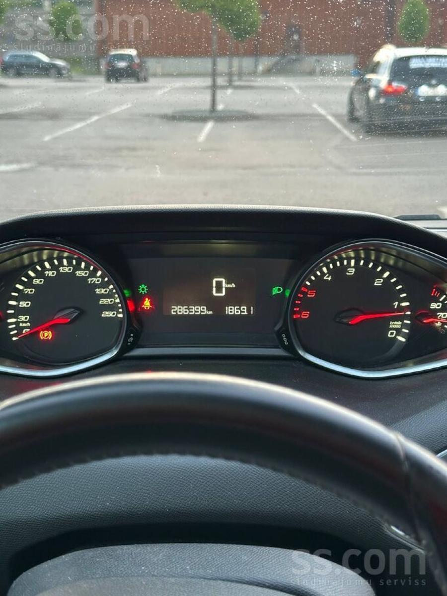 Melns Peugeot 308 2014 Rīga, ar dzinēja tilpumu 1.60 L un nobraukumu 286 tūkst. km par 3950 €, foto 10 vietnē AUTOMOTO.COM.LV