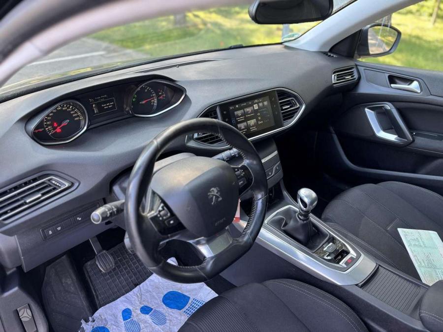 Melns Peugeot 308 2014 Marijampole, ar dzinēja tilpumu 2.00 L un nobraukumu 30 tūkst. km par 3600 €, foto 7 vietnē AUTOMOTO.COM.LV