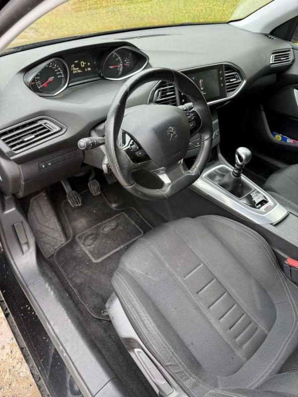 Black Peugeot 308 2014 in Vilnius, with an engine capacity of 1.20 L and mileage of 220 thousand km for 4000 €, photo 8 on AUTOMOTO.COM.LV