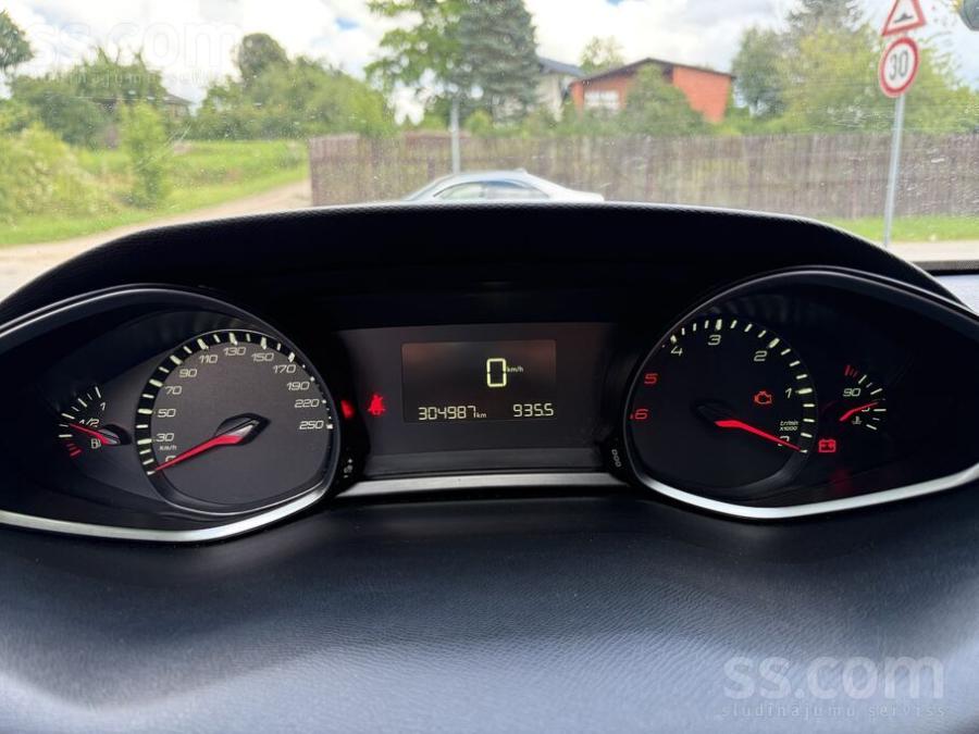 Black Peugeot 308 2014 in Riga, with an engine capacity of 1.60 L and mileage of 305 thousand km for 3450 €, photo 8 on AUTOMOTO.COM.LV