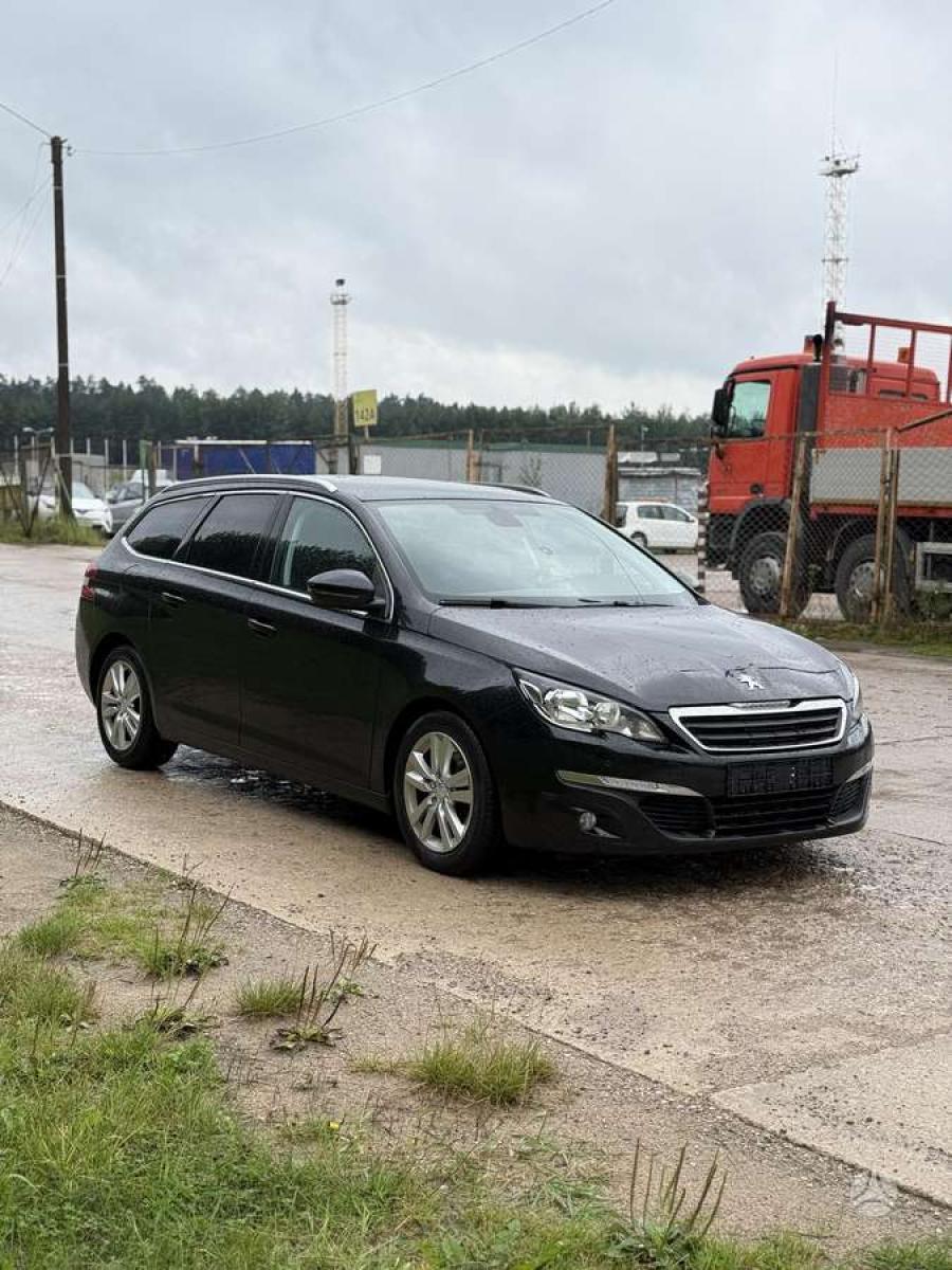 Black Peugeot 308 2014 in Vilnius, with an engine capacity of 1.56 L and mileage of 280 thousand km for 3800 €, photo 4 on AUTOMOTO.COM.LV