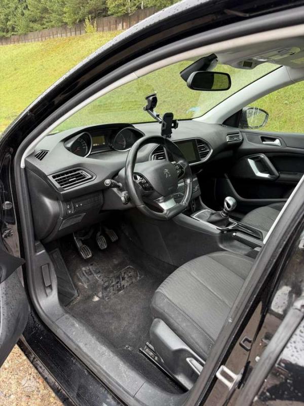 Black Peugeot 308 2014 in Vilnius, with an engine capacity of 1.56 L and mileage of 280 thousand km for 3800 €, photo 8 on AUTOMOTO.COM.LV