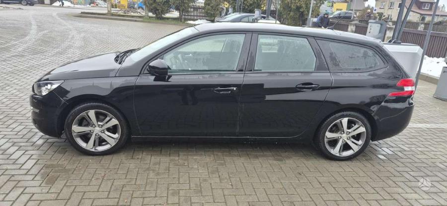 Black Peugeot 308 2015 in Taurage, with an engine capacity of 1.20 L and mileage of 150 thousand km for 4400 €, photo 7 on AUTOMOTO.COM.LV