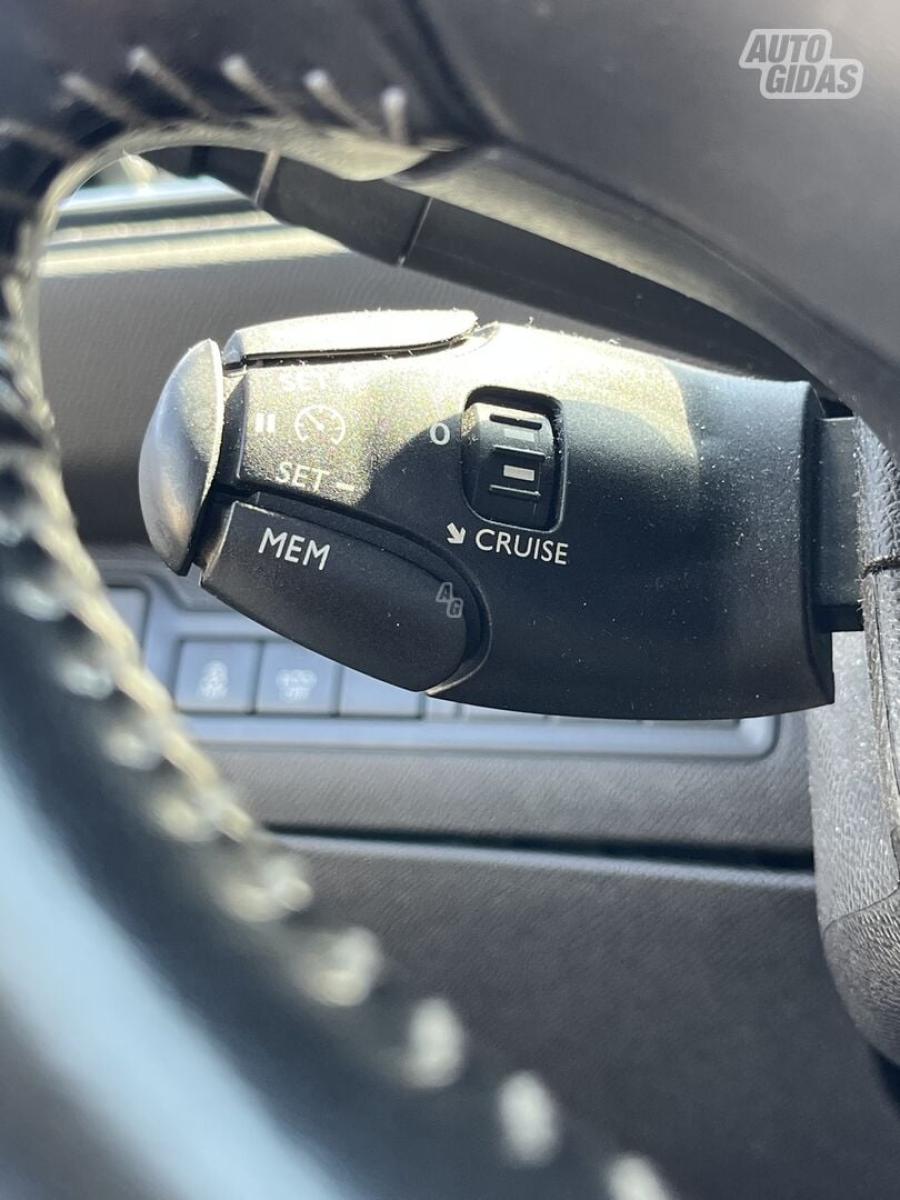 Black Peugeot 308 2015 in Marijampole, with an engine capacity of 1.60 L and mileage of 216 thousand km for 4450 €, photo 13 on AUTOMOTO.COM.LV