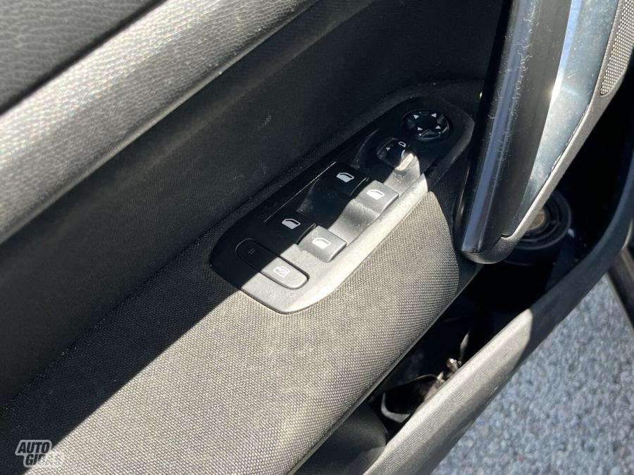 Black Peugeot 308 2015 in Marijampole, with an engine capacity of 1.60 L and mileage of 216 thousand km for 4450 €, photo 19 on AUTOMOTO.COM.LV