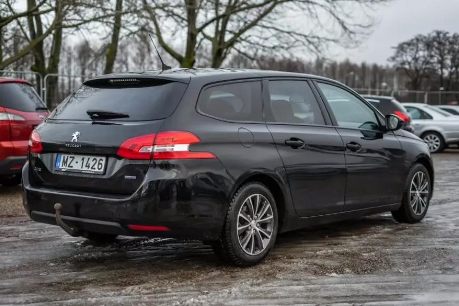 Melns Peugeot 308 2015 Liepāja, ar dzinēja tilpumu 1.60 L un nobraukumu 194 tūkst. km par 8250 €, foto 5 vietnē AUTOMOTO.COM.LV