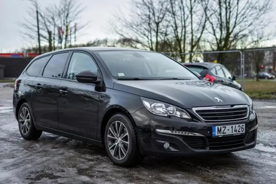 Melns Peugeot 308 2015 Liepāja, ar dzinēja tilpumu 1.60 L un nobraukumu 194 tūkst. km par 8250 €, foto 6 vietnē AUTOMOTO.COM.LV