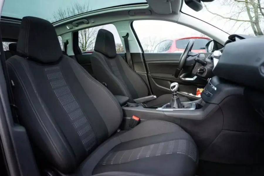 Melns Peugeot 308 2015 Liepāja, ar dzinēja tilpumu 1.60 L un nobraukumu 194 tūkst. km par 8250 €, foto 13 vietnē AUTOMOTO.COM.LV