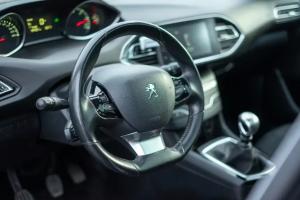 Melns Peugeot 308 2015 Liepāja, ar dzinēja tilpumu 1.60 L un nobraukumu 194 tūkst. km par 8250 €, foto 14 vietnē AUTOMOTO.COM.LV