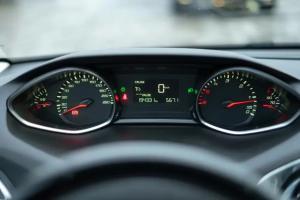 Melns Peugeot 308 2015 Liepāja, ar dzinēja tilpumu 1.60 L un nobraukumu 194 tūkst. km par 8250 €, foto 15 vietnē AUTOMOTO.COM.LV