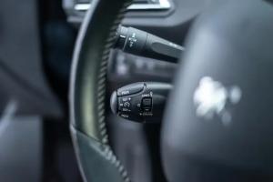 Melns Peugeot 308 2015 Liepāja, ar dzinēja tilpumu 1.60 L un nobraukumu 194 tūkst. km par 8250 €, foto 20 vietnē AUTOMOTO.COM.LV