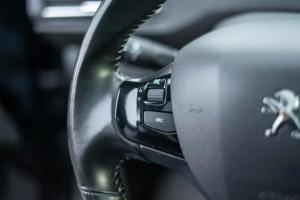 Melns Peugeot 308 2015 Liepāja, ar dzinēja tilpumu 1.60 L un nobraukumu 194 tūkst. km par 8250 €, foto 23 vietnē AUTOMOTO.COM.LV