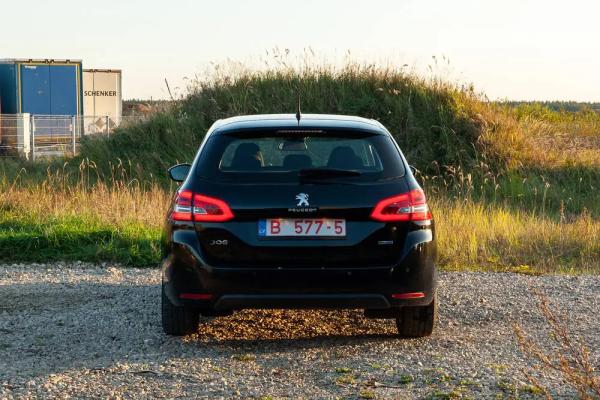 Black Peugeot 308 2015 in Riga, with an engine capacity of 1.60 L and mileage of 193 thousand km for 6495 €, photo 6 on AUTOMOTO.COM.LV