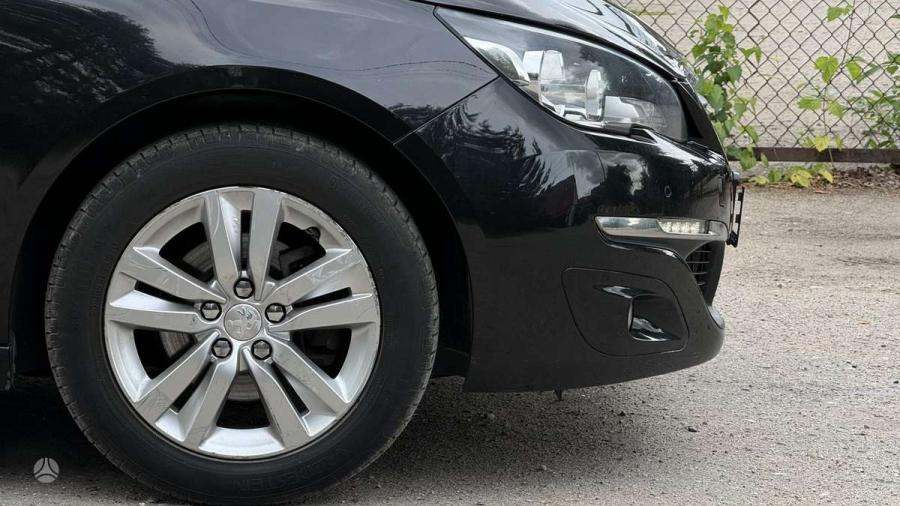 Black Peugeot 308 2015 in Ukmerge, with an engine capacity of 1.20 L and mileage of 173 thousand km for 3600 €, photo 3 on AUTOMOTO.COM.LV