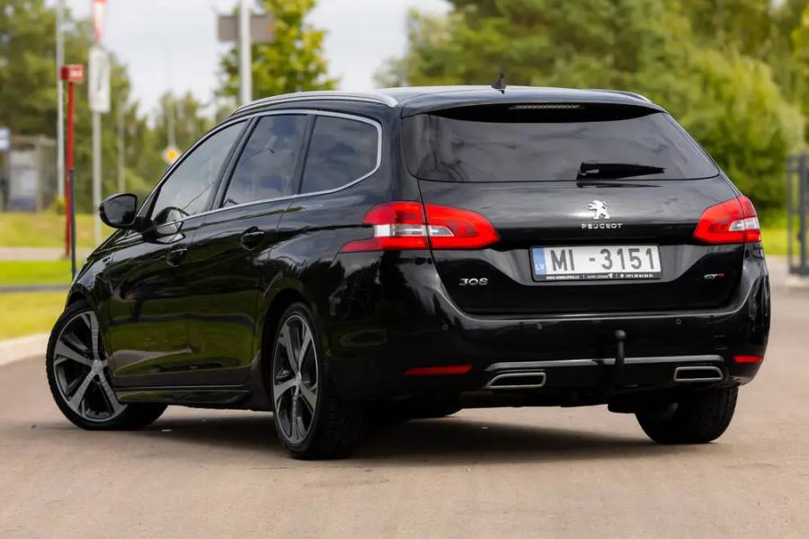 Black Peugeot 308 2015 in Jelgava, with an engine capacity of 2.00 L and mileage of 265 thousand km for 5500 €, photo 7 on AUTOMOTO.COM.LV