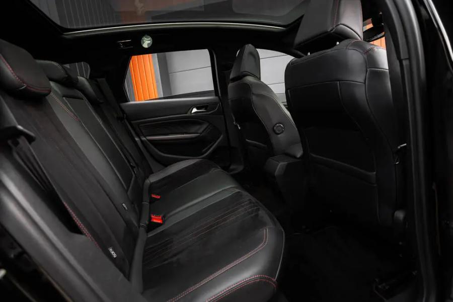 Black Peugeot 308 2015 in Jelgava, with an engine capacity of 2.00 L and mileage of 265 thousand km for 5500 €, photo 10 on AUTOMOTO.COM.LV