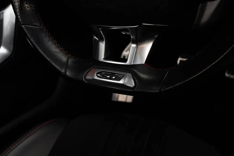 Black Peugeot 308 2015 in Jelgava, with an engine capacity of 2.00 L and mileage of 265 thousand km for 5500 €, photo 13 on AUTOMOTO.COM.LV