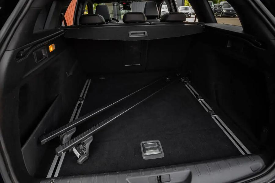 Black Peugeot 308 2015 in Jelgava, with an engine capacity of 2.00 L and mileage of 265 thousand km for 5500 €, photo 14 on AUTOMOTO.COM.LV