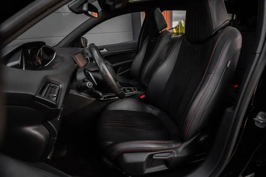 Black Peugeot 308 2015 in Jelgava, with an engine capacity of 2.00 L and mileage of 265 thousand km for 5500 €, photo 15 on AUTOMOTO.COM.LV