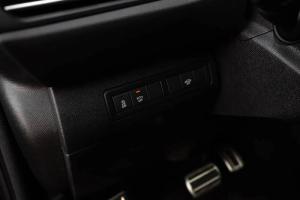Black Peugeot 308 2015 in Jelgava, with an engine capacity of 2.00 L and mileage of 265 thousand km for 5500 €, photo 18 on AUTOMOTO.COM.LV