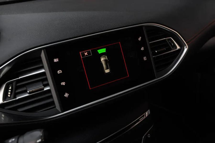 Black Peugeot 308 2015 in Jelgava, with an engine capacity of 2.00 L and mileage of 265 thousand km for 5500 €, photo 22 on AUTOMOTO.COM.LV