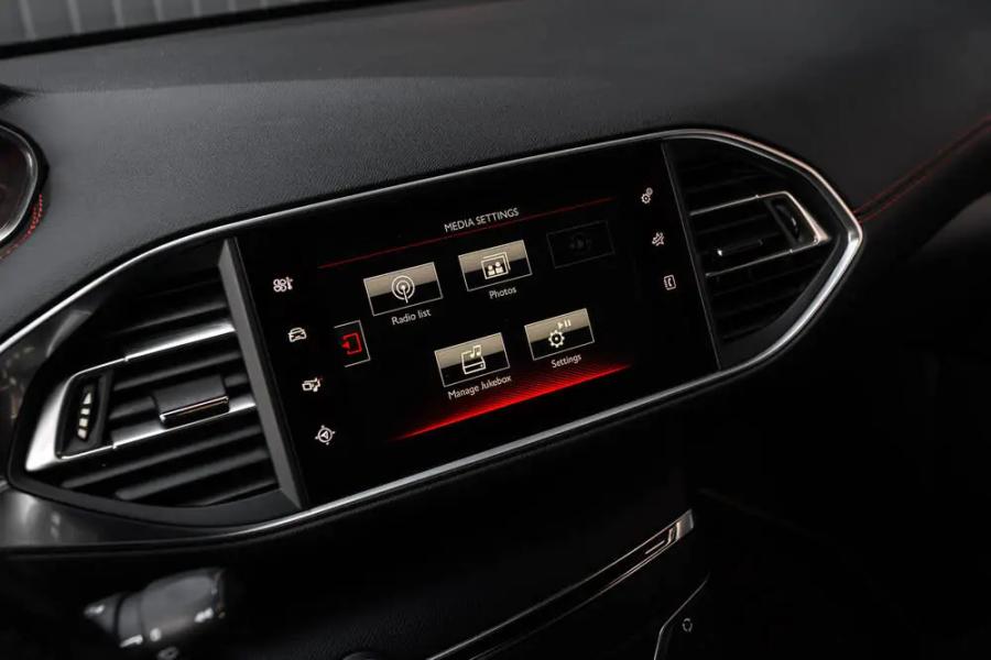 Black Peugeot 308 2015 in Jelgava, with an engine capacity of 2.00 L and mileage of 265 thousand km for 5500 €, photo 27 on AUTOMOTO.COM.LV