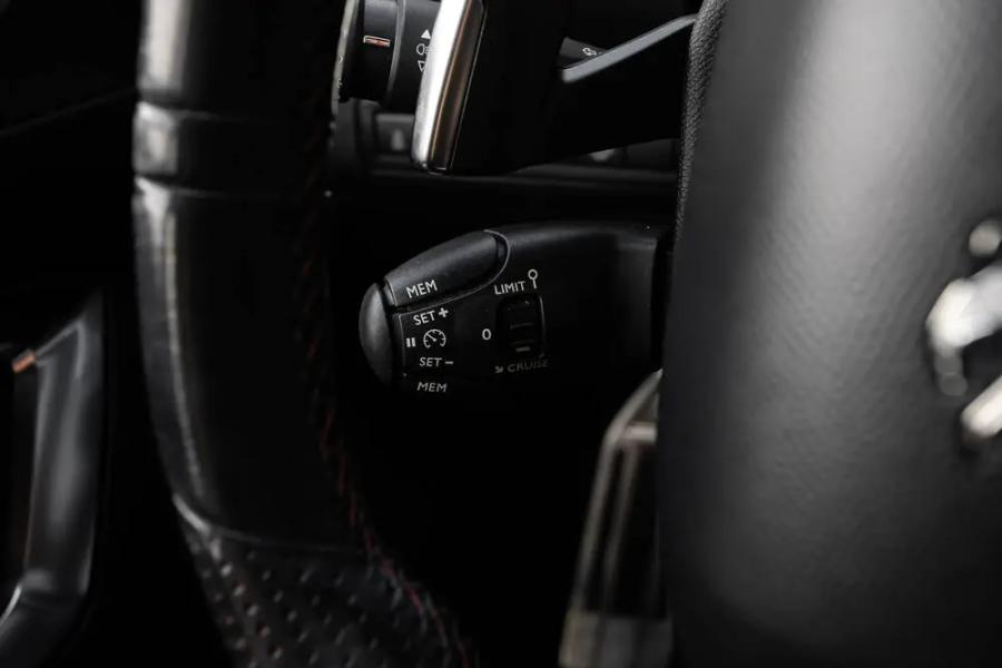 Black Peugeot 308 2015 in Jelgava, with an engine capacity of 2.00 L and mileage of 265 thousand km for 5500 €, photo 29 on AUTOMOTO.COM.LV