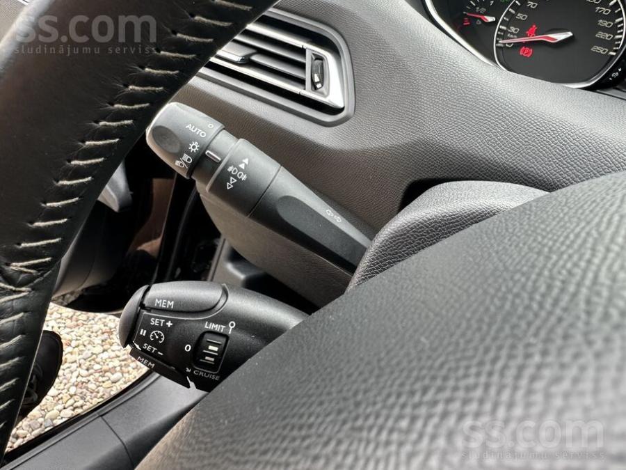Melns Peugeot 308 2015 Tukums, ar dzinēja tilpumu 2.00 L un nobraukumu 264 tūkst. km par 6990 €, foto 23 vietnē AUTOMOTO.COM.LV