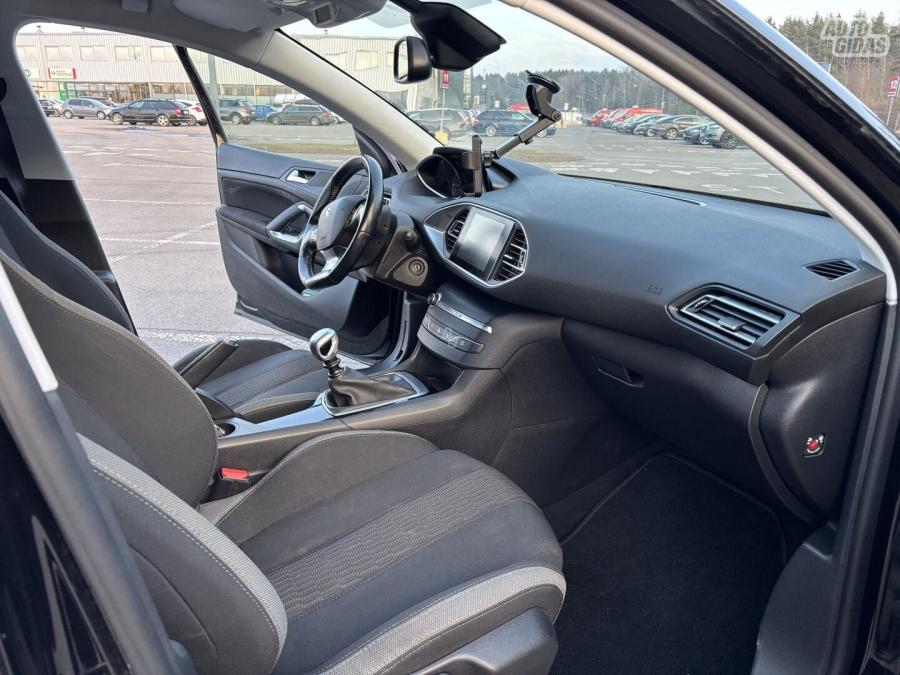 Melns Peugeot 308 2016 Viļņa, ar dzinēja tilpumu 1.60 L un nobraukumu 253 tūkst. km par 4200 €, foto 6 vietnē AUTOMOTO.COM.LV