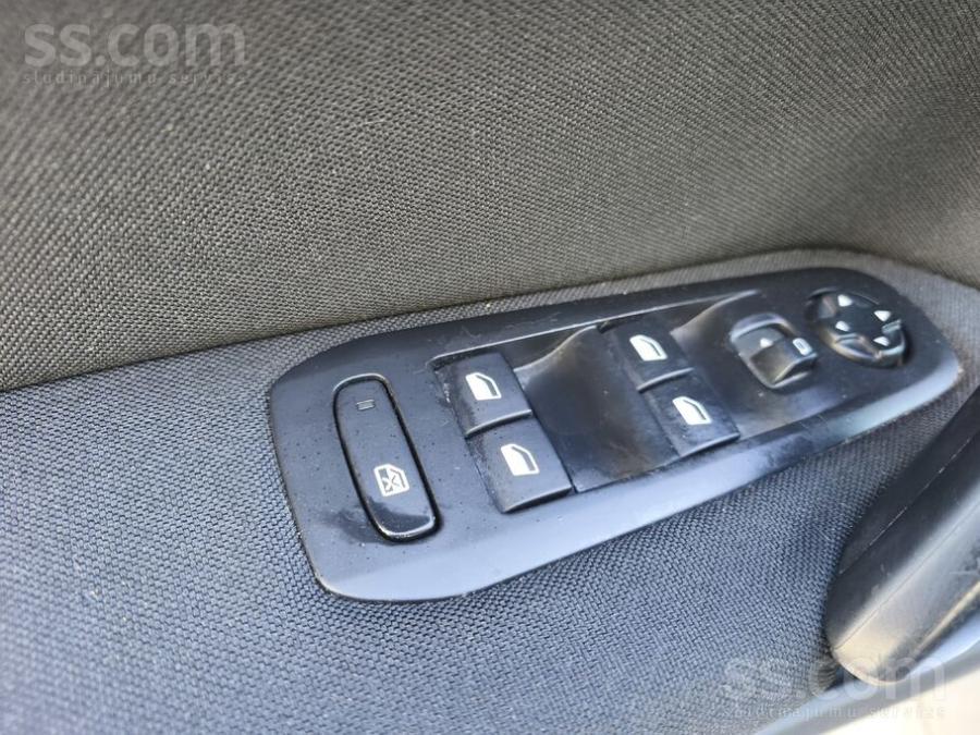 Melns Peugeot 308 2016 Rīga, ar dzinēja tilpumu 1.60 L un nobraukumu 0 tūkst. km par 4999 €, foto 13 vietnē AUTOMOTO.COM.LV