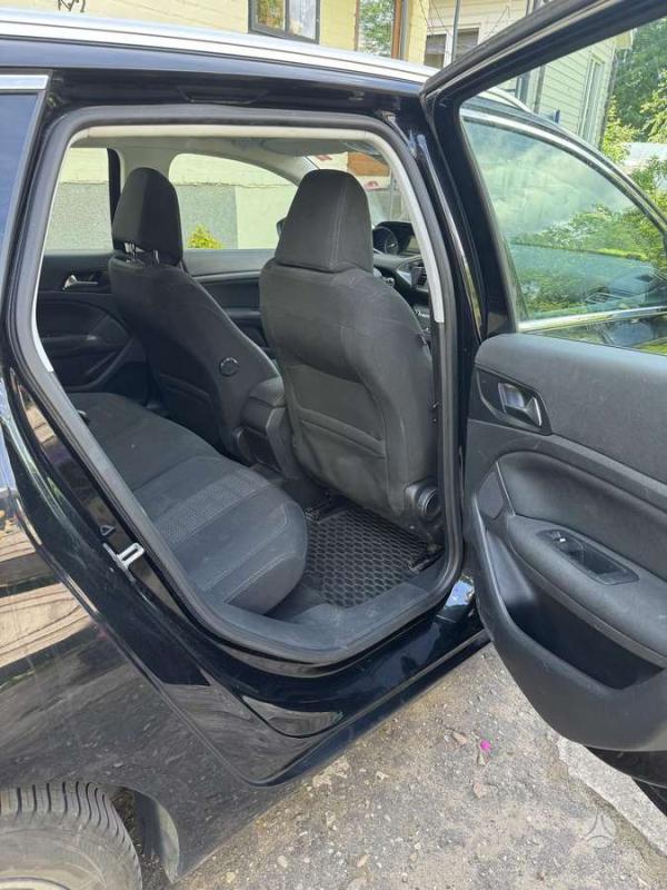 Black Peugeot 308 2016 in Vilnius, with an engine capacity of 1.56 L and mileage of 296 thousand km for 4950 €, photo 9 on AUTOMOTO.COM.LV