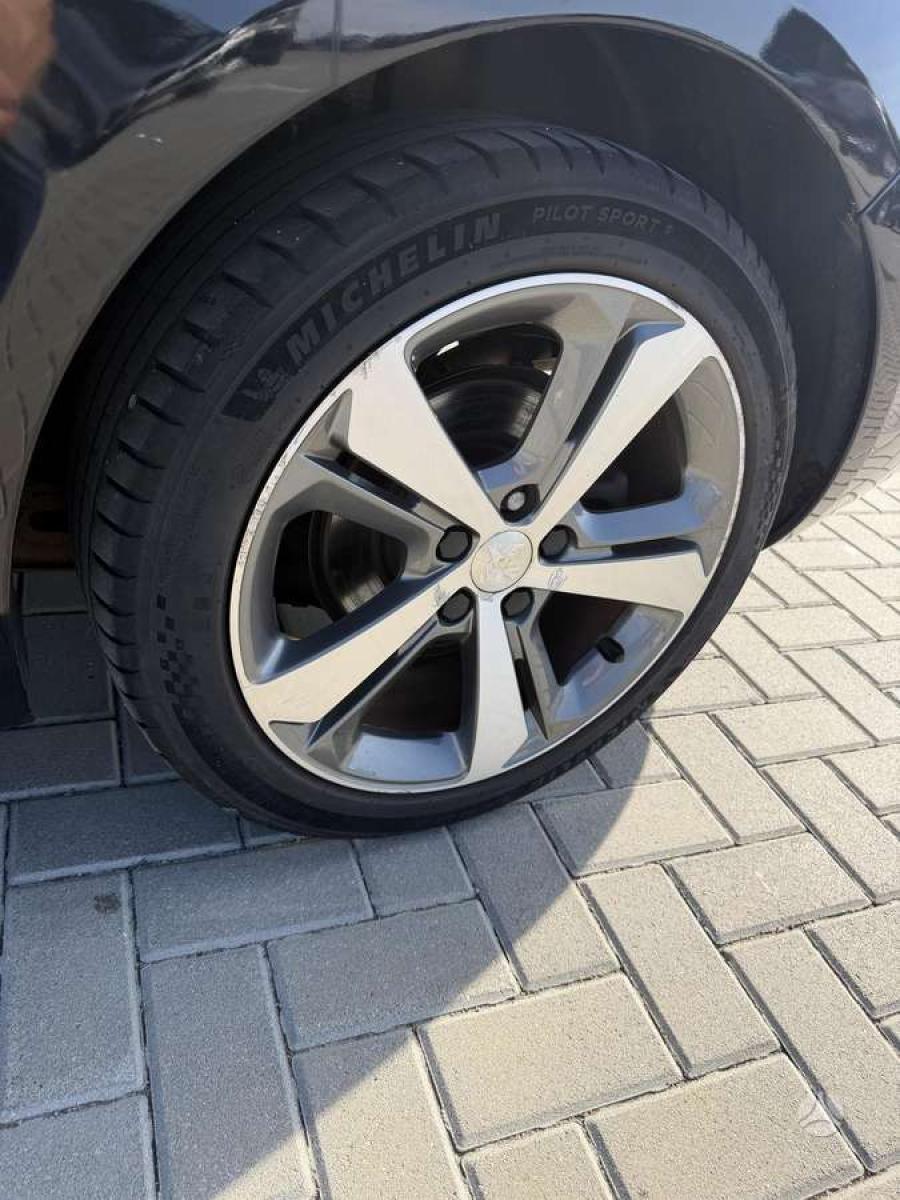 Black Peugeot 308 2016 in Taurage, with an engine capacity of 1.20 L and mileage of 161 thousand km for 4300 €, photo 9 on AUTOMOTO.COM.LV