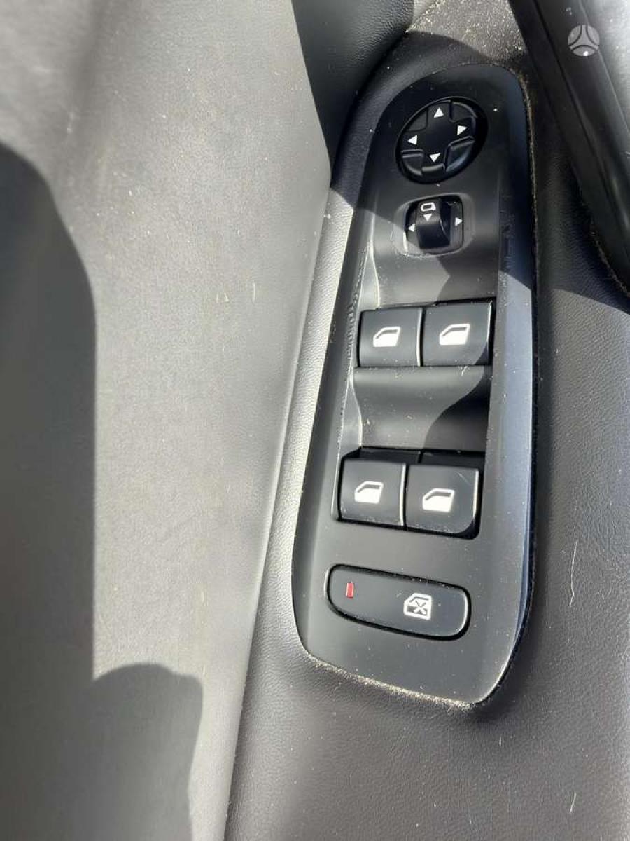 Black Peugeot 308 2016 in Taurage, with an engine capacity of 1.20 L and mileage of 161 thousand km for 4300 €, photo 16 on AUTOMOTO.COM.LV