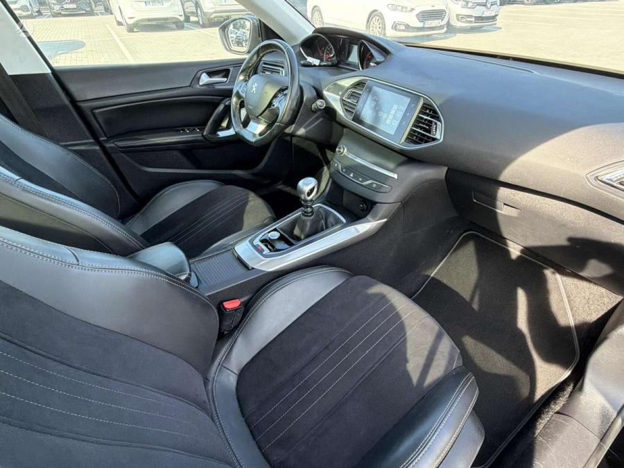 Black Peugeot 308 2016 in Taurage, with an engine capacity of 1.20 L and mileage of 161 thousand km for 4300 €, photo 23 on AUTOMOTO.COM.LV