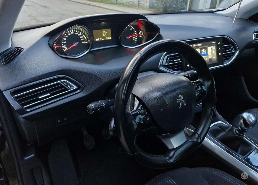 Melns Peugeot 308 2016 Alīta, ar dzinēja tilpumu 2.00 L un nobraukumu 253 tūkst. km par 5490 €, foto 33 vietnē AUTOMOTO.COM.LV