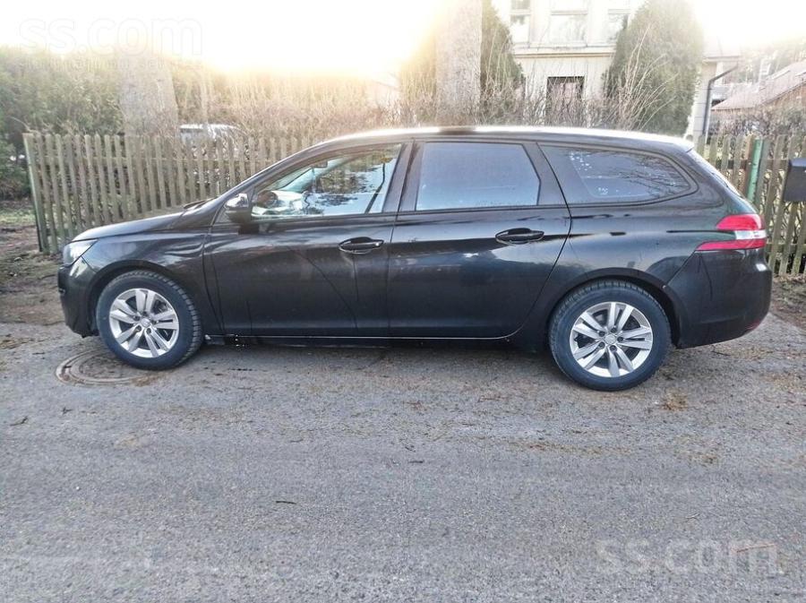 Black Peugeot 308 2016 in Jurmala, with an engine capacity of 1.60 L and mileage of 160 thousand km for 3600 €, photo 4 on AUTOMOTO.COM.LV
