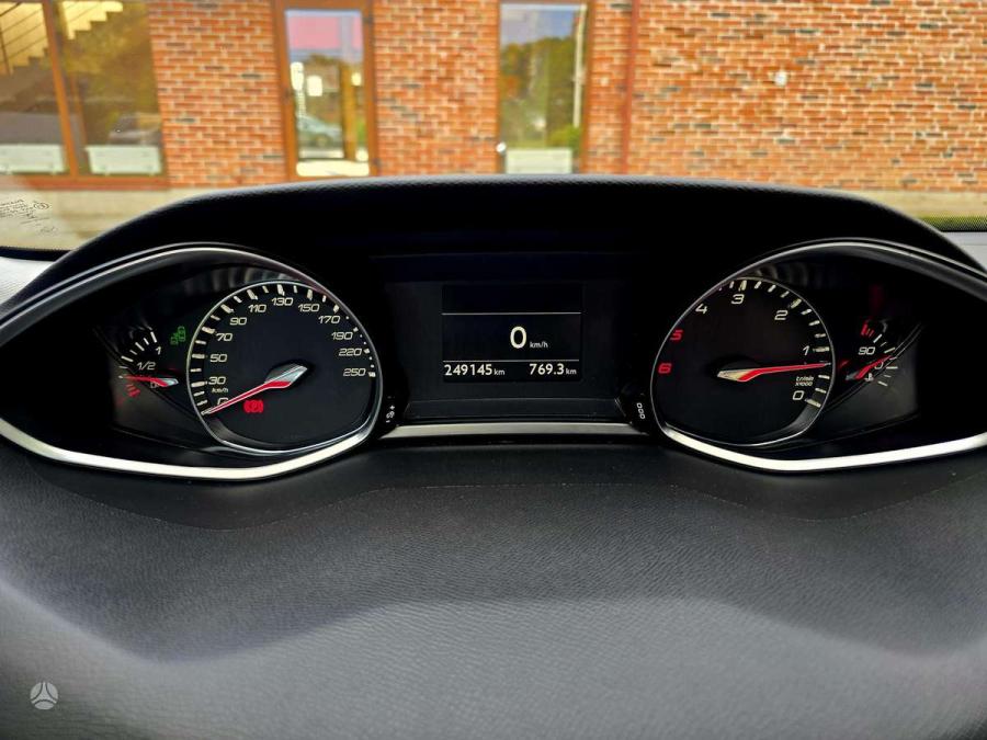 Melns Peugeot 308 2017 Marijampole, ar dzinēja tilpumu 1.56 L un nobraukumu 249 tūkst. km par 5850 €, foto 19 vietnē AUTOMOTO.COM.LV