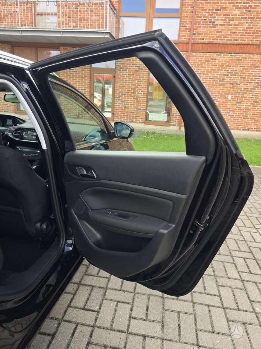 Melns Peugeot 308 2017 Marijampole, ar dzinēja tilpumu 1.56 L un nobraukumu 249 tūkst. km par 5850 €, foto 28 vietnē AUTOMOTO.COM.LV