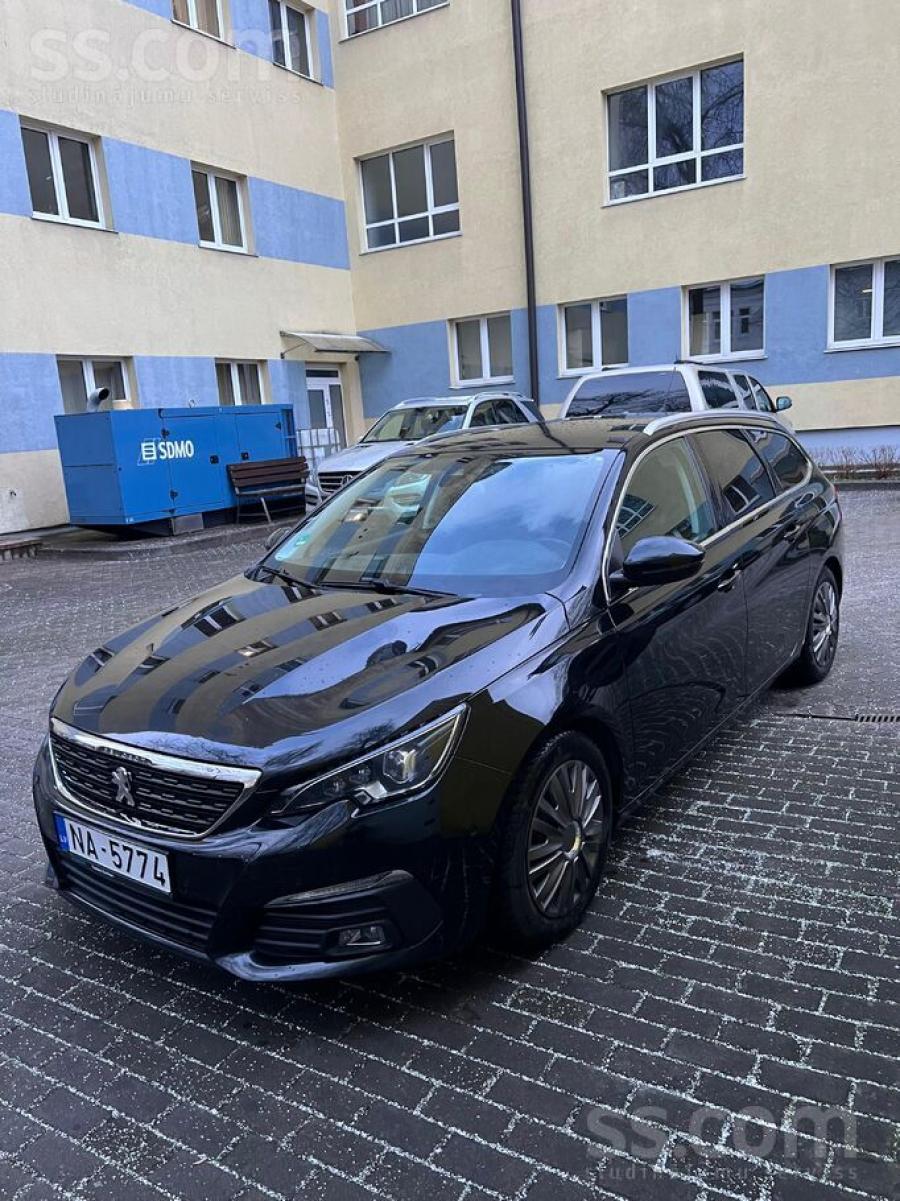 Black Peugeot 308 2018 in Riga, with an engine capacity of 1.60 L and mileage of 105 thousand km for 8950 €, photo 2 on AUTOMOTO.COM.LV