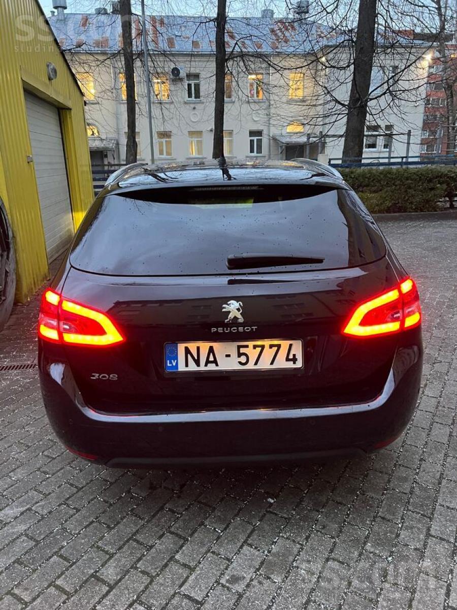 Black Peugeot 308 2018 in Riga, with an engine capacity of 1.60 L and mileage of 105 thousand km for 8950 €, photo 4 on AUTOMOTO.COM.LV