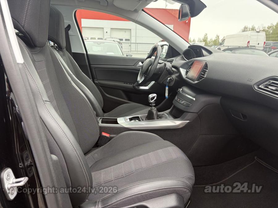 Melns Peugeot 308 2018 Viljandi, ar dzinēja tilpumu 1.20 L un nobraukumu 78 tūkst. km par 7690 €, foto 8 vietnē AUTOMOTO.COM.LV