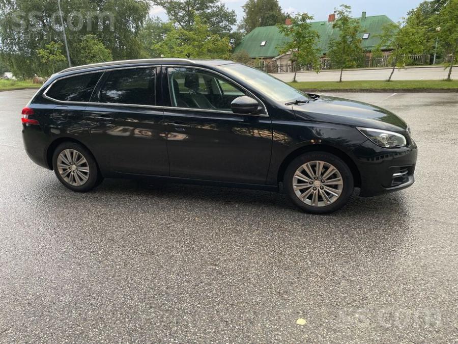 Black Peugeot 308 2018 in Cesis, with an engine capacity of 1.20 L and mileage of 189 thousand km for 7200 €, photo 5 on AUTOMOTO.COM.LV